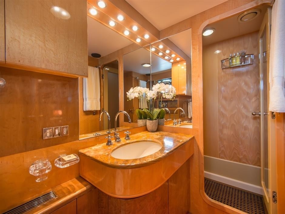 Yacht CHEETAH MOON, Cantieri Navali Nicolini | CHARTERWORLD Luxury ...